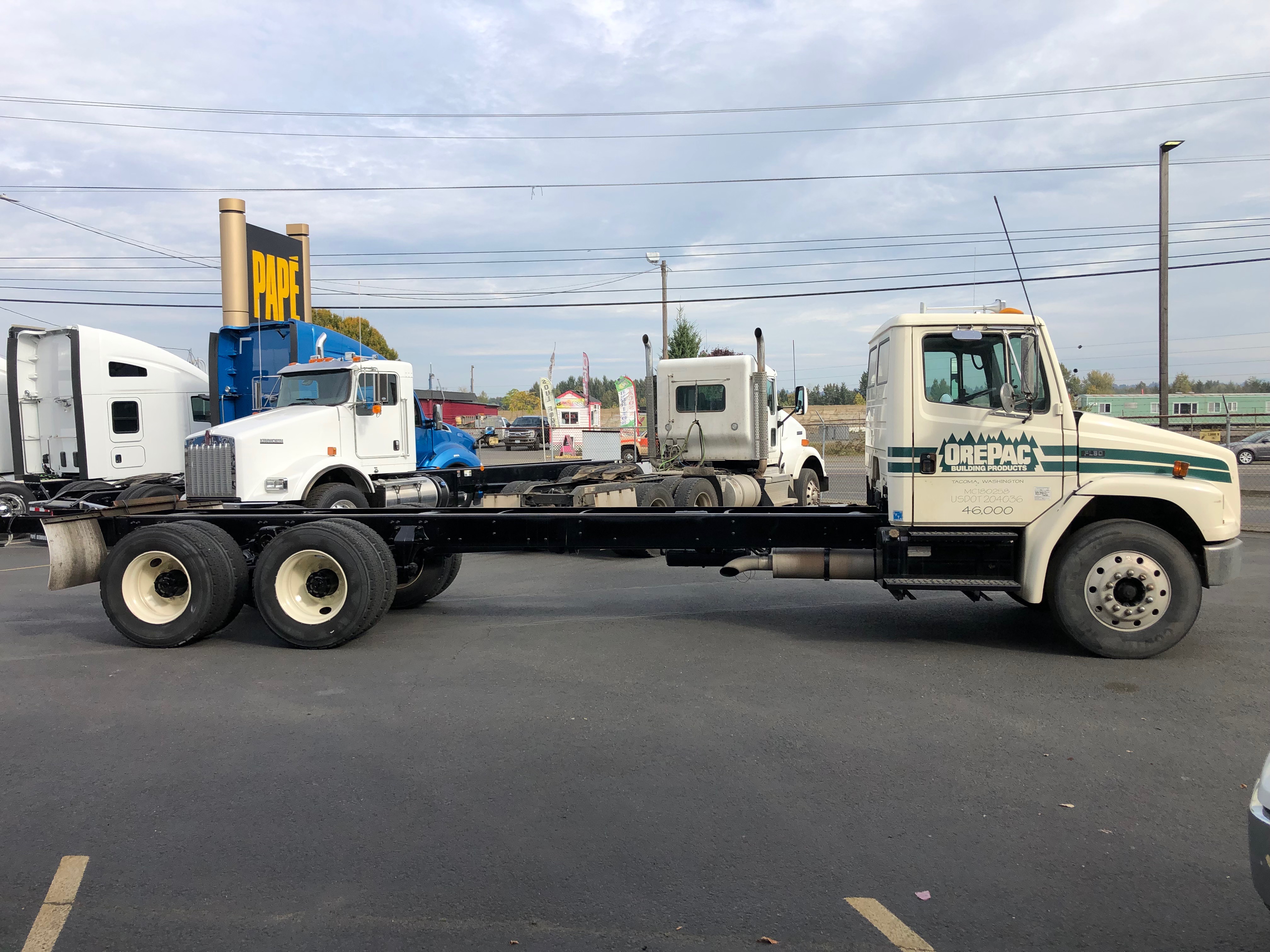 2001 Freightliner FL80 | Papé Kenworth